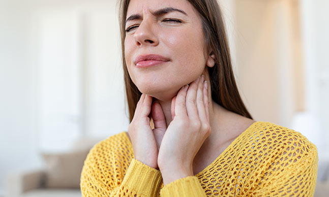 O que é e como tratar a faringite